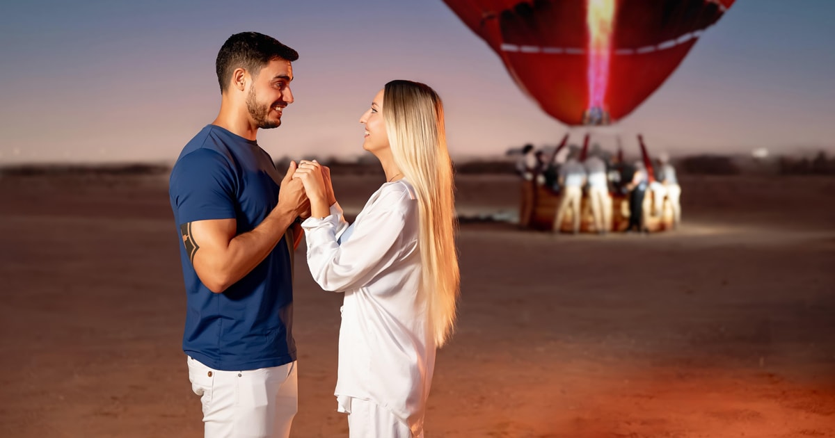Dubai: Zbor cu balonul cu aer cald cu transferuri 4X4 | GetYourGuide