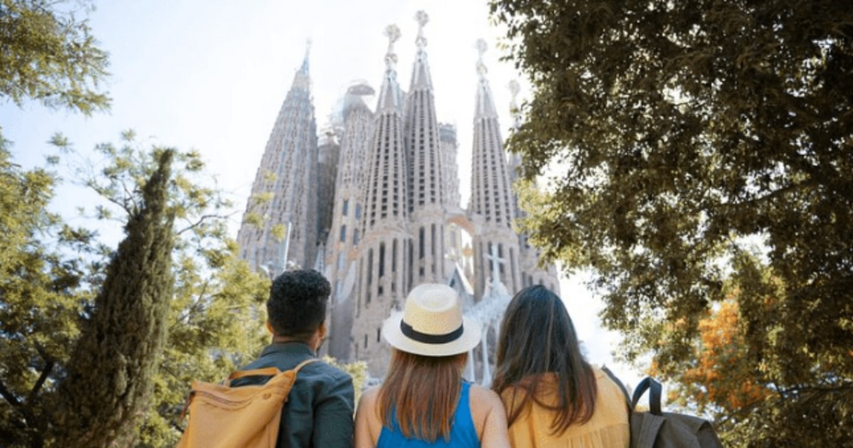 Barcelona: Visita guiada privada a la Sagrada Familia | GetYourGuide