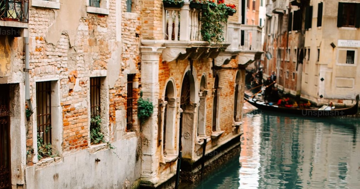 Velence: A csatornák titkai és történelem a láthatón túl | GetYourGuide