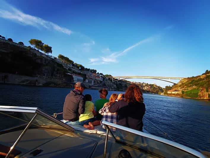 Porto: Passeio Privado de Barco no Rio Douro (max 6 px) 1h | GetYourGuide