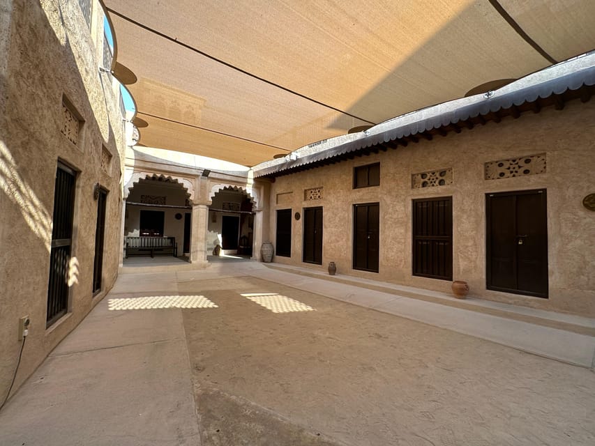 Dubai: Gamla stan, souker, museer och provsmakningar med Abra ...