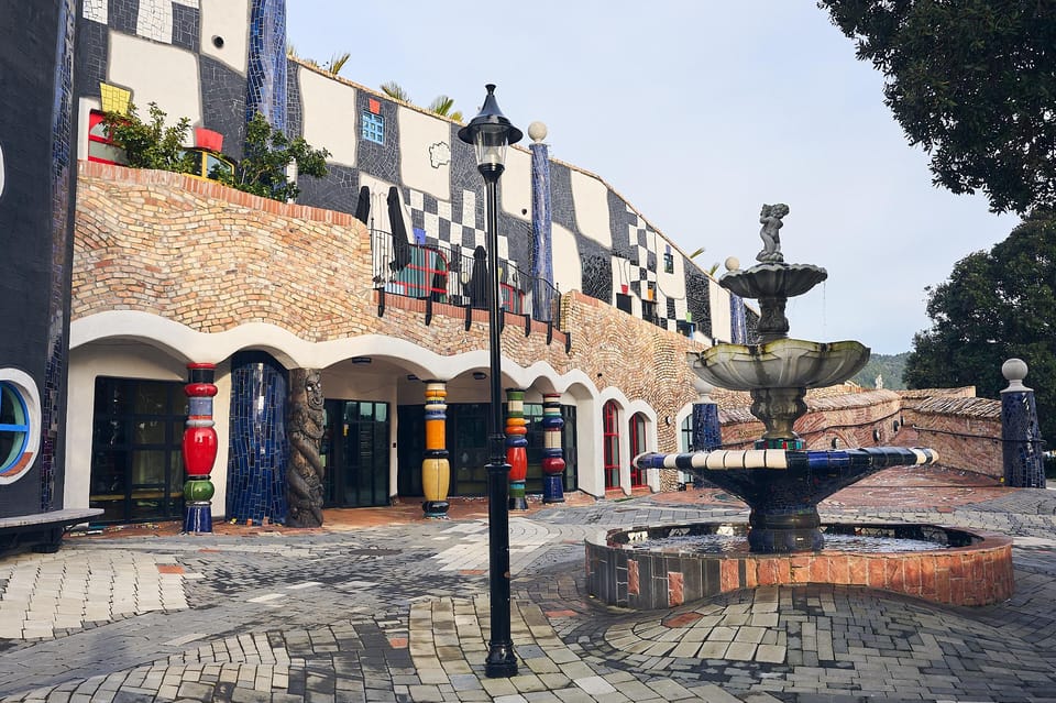 Whangārei: Ticket de entrada al Centro de Arte Hundertwasser | GetYourGuide