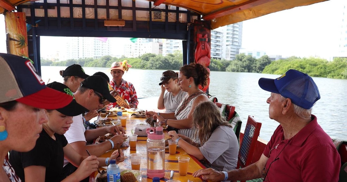 Cartagena: Typical Colombian boat tour with Caribbean lunch | GetYourGuide