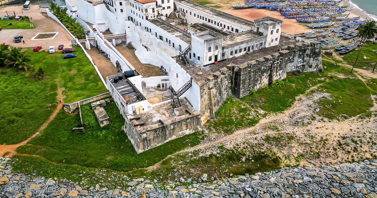 Z Akry: Jednodniowa wycieczka do Cape Coast z przewodnikiem | GetYourGuide