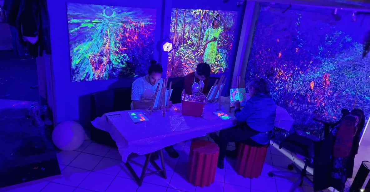 Lyon : Neon painting in an artist's studio - gallery | GetYourGuide