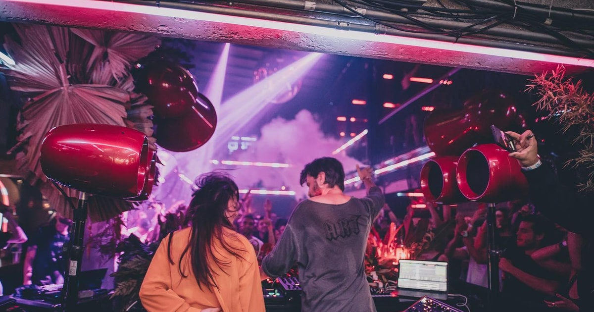 Medellin: Notti di Provenza - Tetti e Club di El Poblado | GetYourGuide