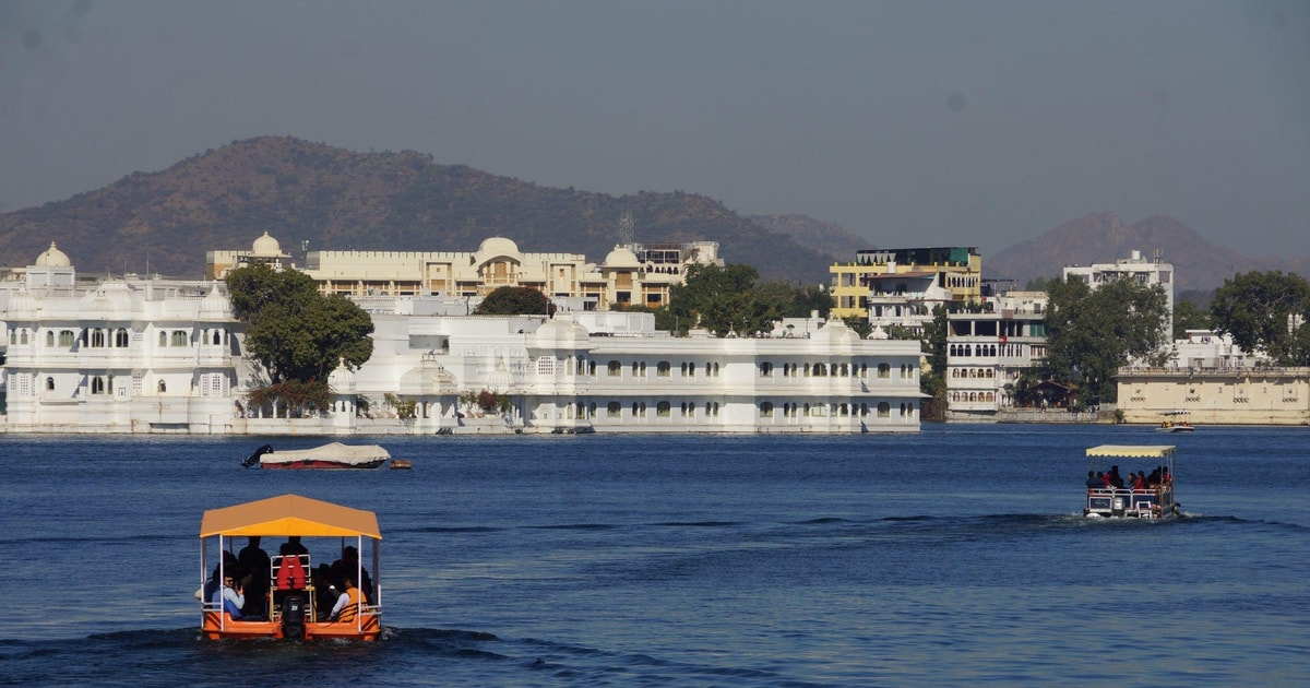 Udaipur: Full-Day Lake Pichola and City Palace Diwali Tour | GetYourGuide