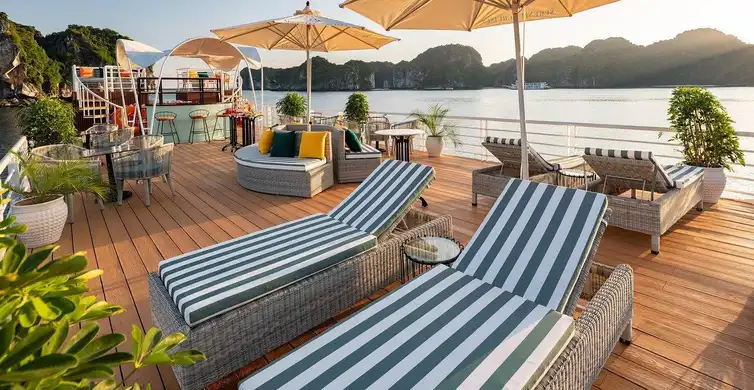 Puerto de Ben Beo, Isla de Cat Ba, Isla Cát Bà - Reserva de entradas y ...