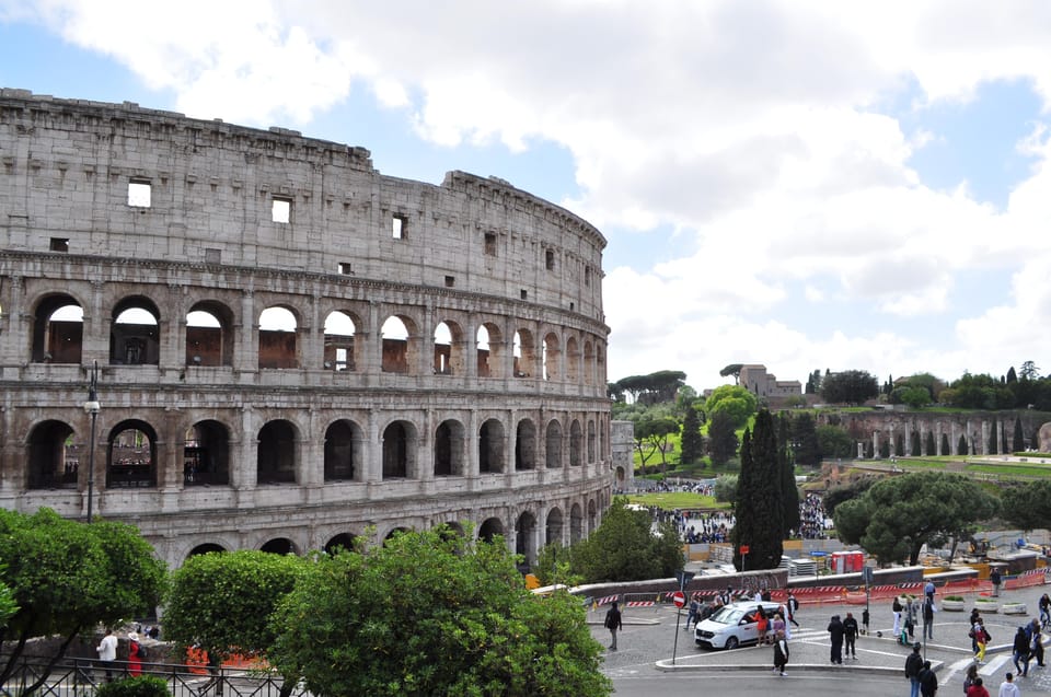 Rom: Privat rundtur i Colosseum Attic och Forum Romanum | GetYourGuide
