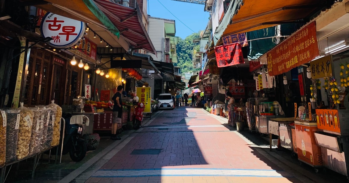 Taipei: Tour privado de un día en Wulai con Benz Vito | GetYourGuide