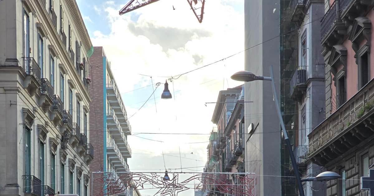 Pubcrawl Napoli; dal primo Spritz omaggio alla Discoteca | GetYourGuide