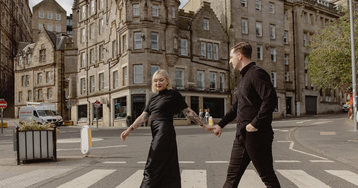 Edinburgh: Scenic Photo Walk with Professional Photographer | GetYourGuide