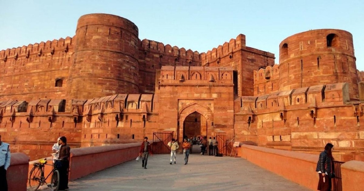 Zajęcia jogi z Taj Mahal Tour | GetYourGuide
