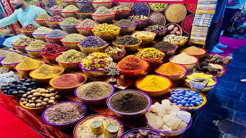 ドバイ ガイド付き旧市街ツアー、アブラ ボート、ゴールド & スパイス スーク | GetYourGuide