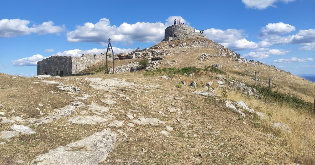 Monte Labbro (South Tuscany): Guided hike on Monte Labbro | GetYourGuide