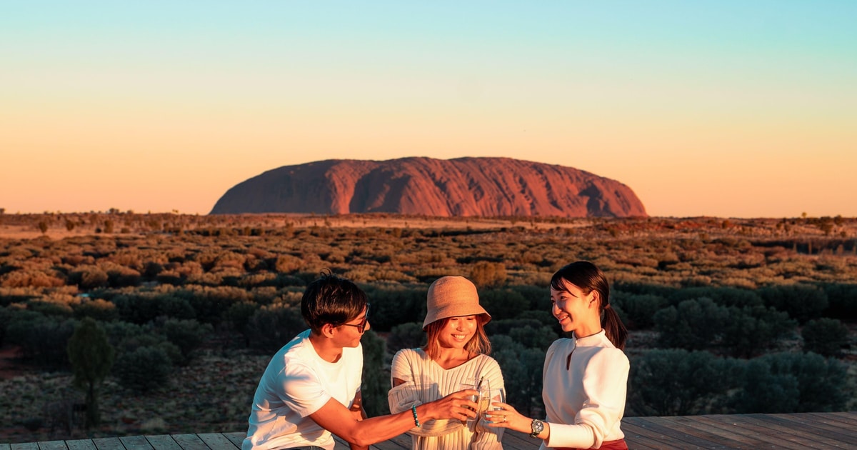 Fra Alice Springs/Yulara: 2-dages Uluru Kata Tjuta Rock Tour | GetYourGuide