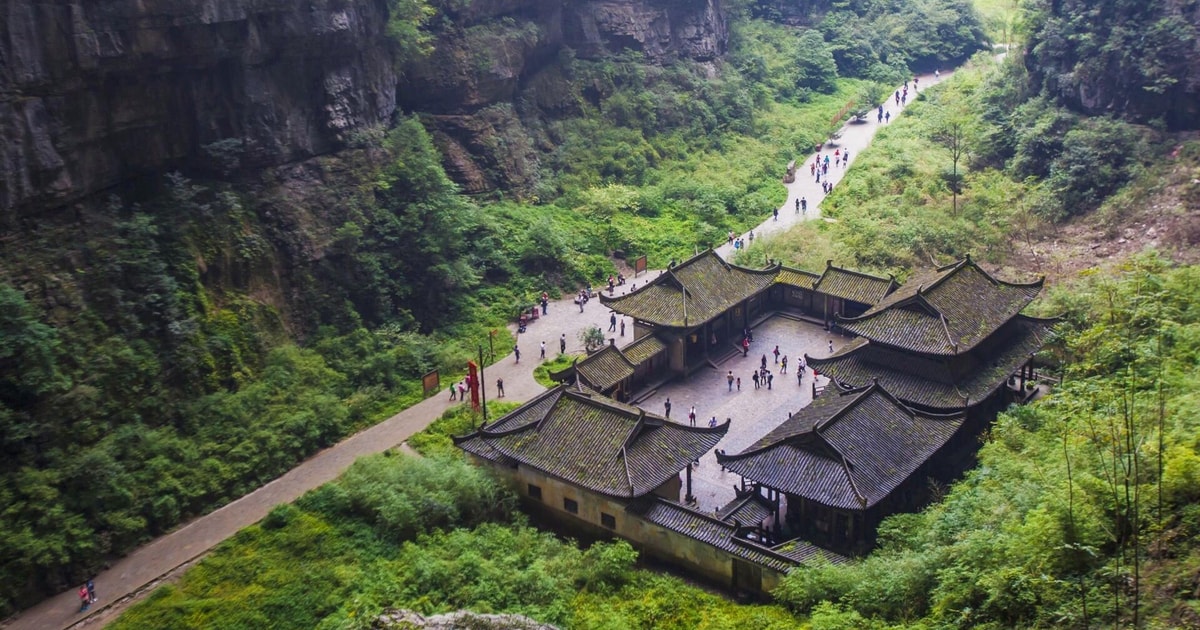 Chongqing Wulong Karst All-inclusive-Luxus-Privattagestour | GetYourGuide