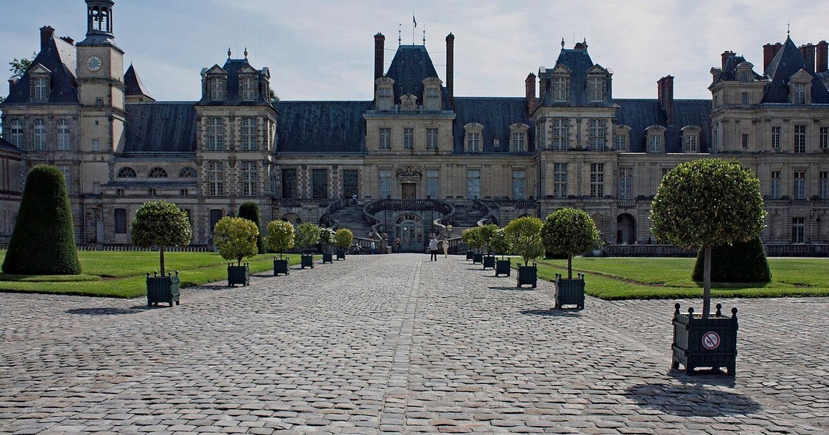 Частна екскурзия до Шато дьо Фонтенбло с влак | GetYourGuide