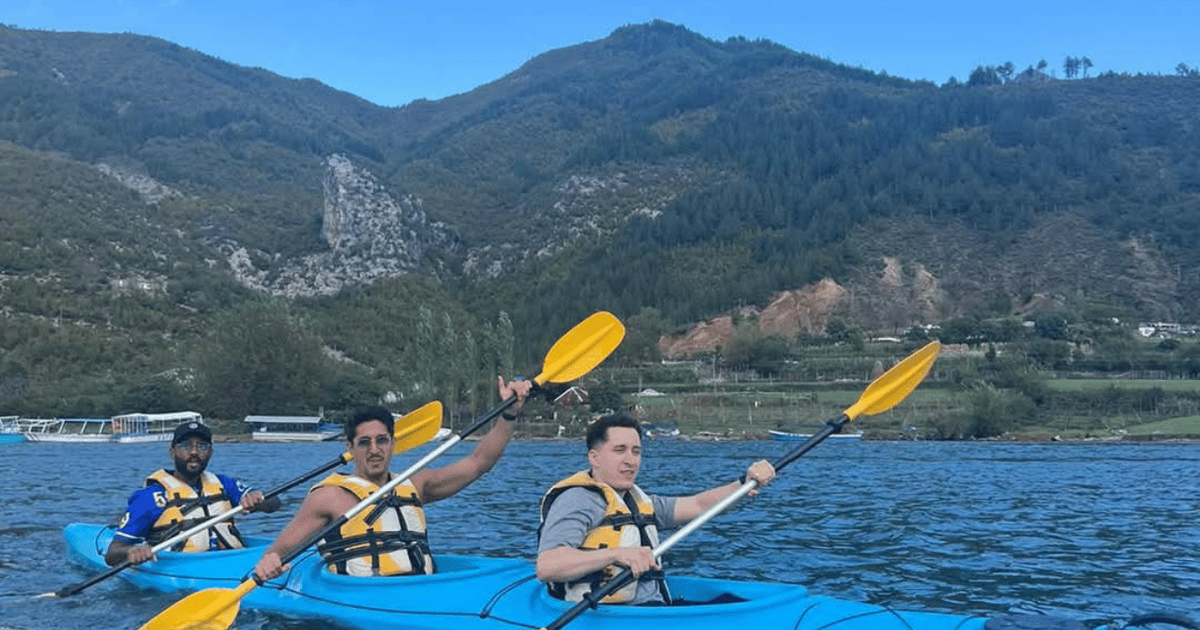 Scutari: escursione di un giorno al lago di Komani con traghetto, kayak ed escursione a piedi ...