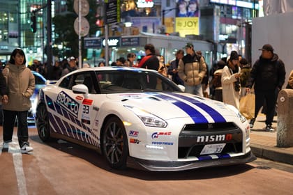 Yokohama/Tokyo: Nissan GT-R R35 and R34 Guided Tour | GetYourGuide