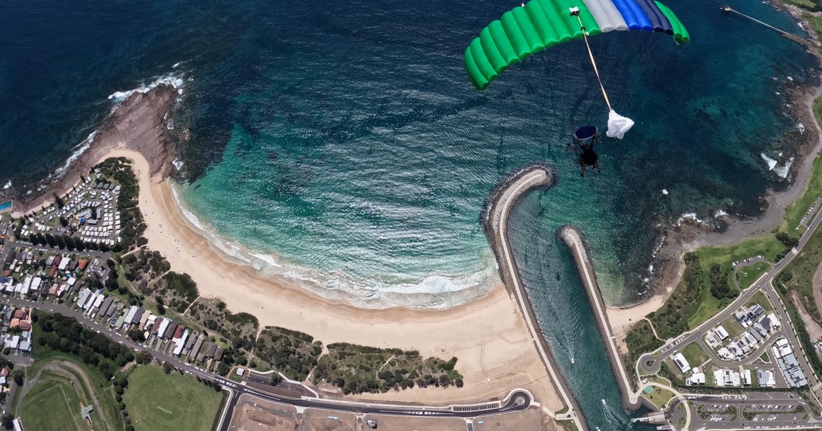 Sydney, Shellharbour: 15,000ft Tandem Beach Skydive | GetYourGuide
