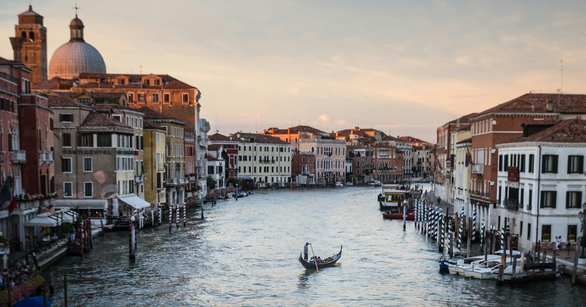 Vienna: Private transfer to Venice or Venice to Vienna | GetYourGuide