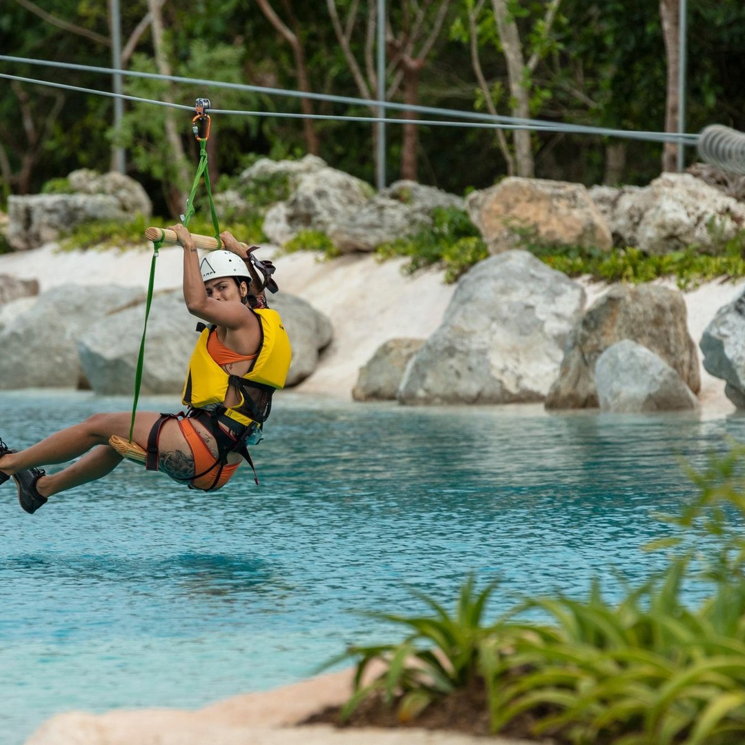 Punta Cana: ingresso allo Scape Park per cenote, zip line e grotte | GetYourGuide