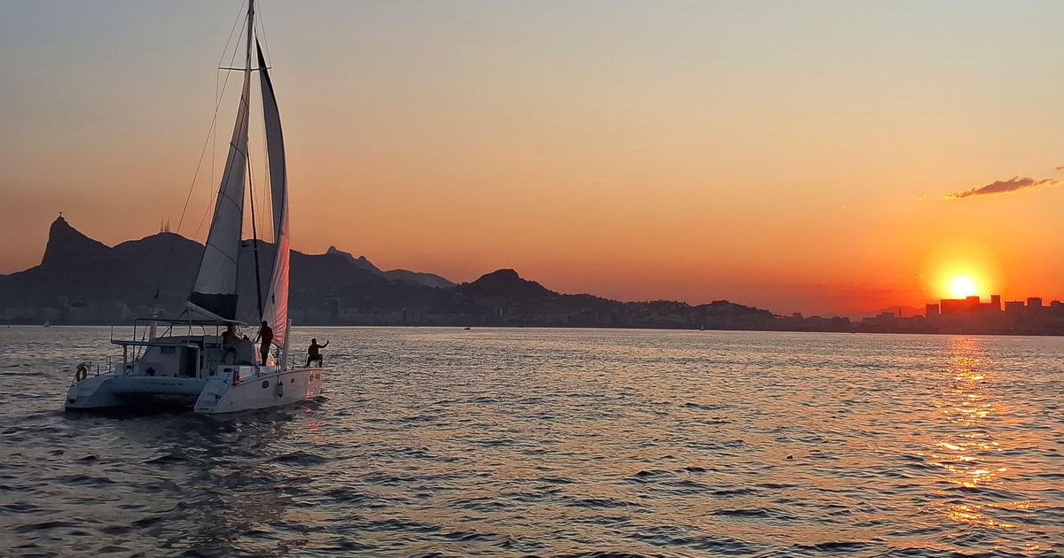 Rio de Janeiro : 3 heures de navigation en catamaran partagé | GetYourGuide
