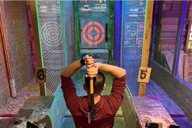 Valencia : Interactive Axe Throwing 2h | GetYourGuide