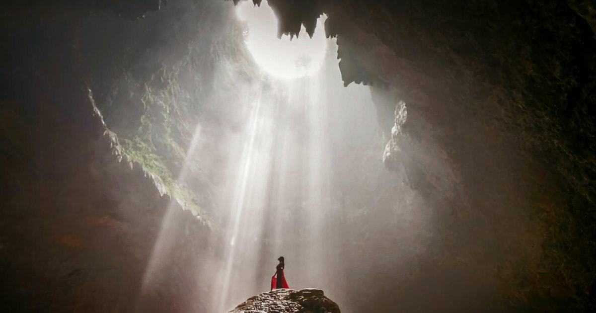 Yogyakarta : Jomblangin luola ja Pindulin luola koko päivän. | GetYourGuide