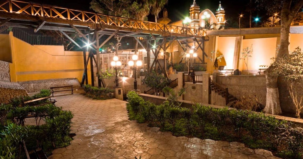 Bohemian tour of Barranco with dinner | GetYourGuide