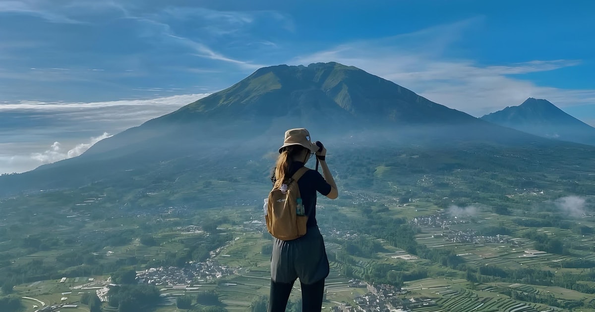 Yogyakarta: Guidad vandring på Mount Andong med transport | GetYourGuide