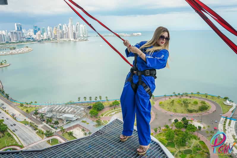 Ciudad de Panamá: POIN La Experiencia Edge | GetYourGuide