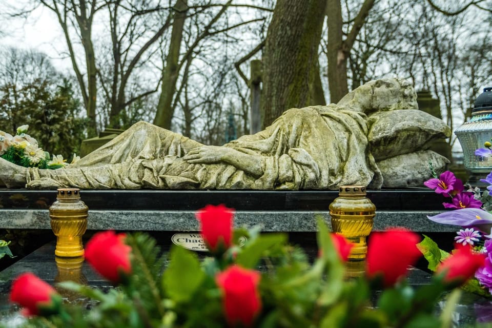 World War II Warsaw Old Town, Military Cemetery Walking Tour | GetYourGuide