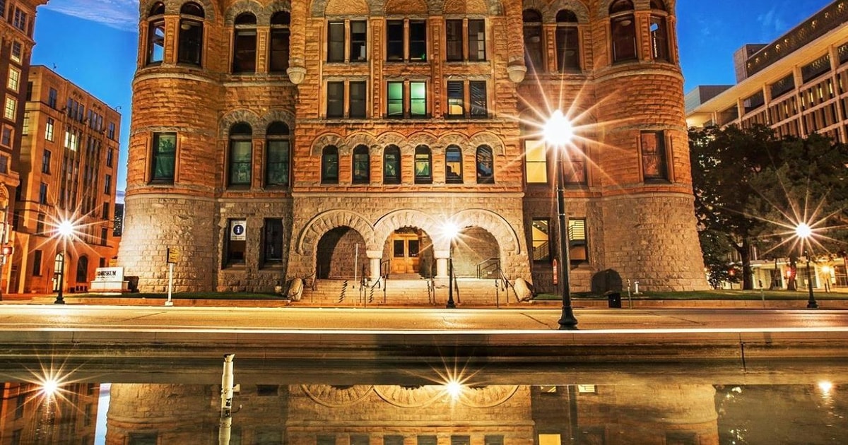 Dallas: Sinister Strolls, tour a pie sobre crímenes reales | GetYourGuide