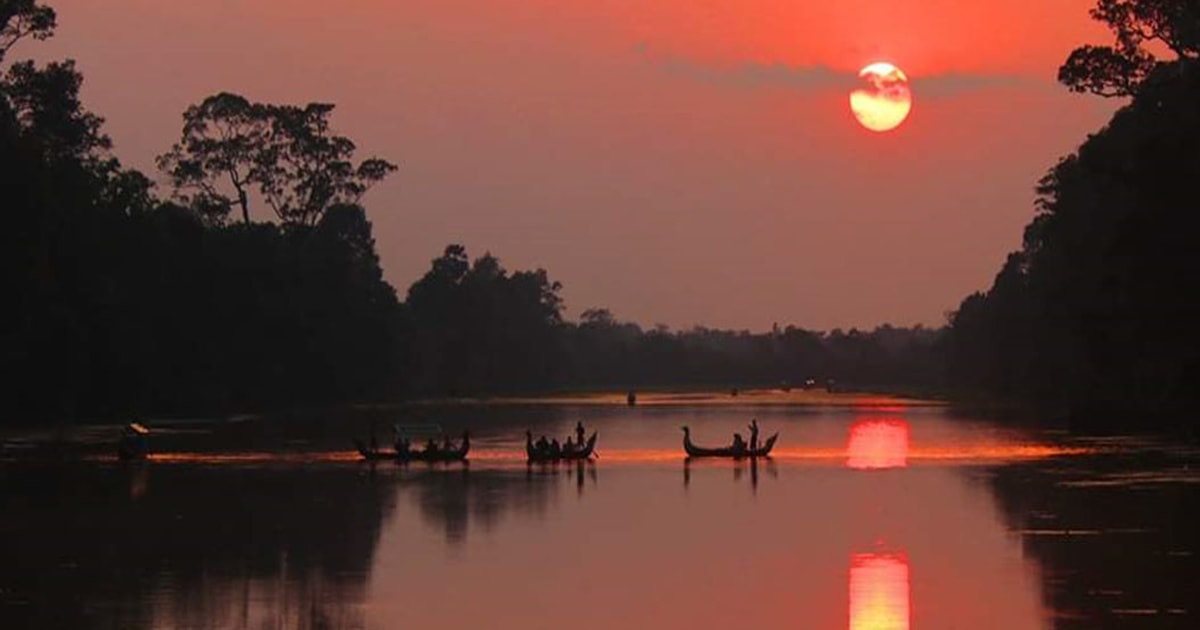 Enjoy Beautiful Sunset By Angkor Gondola Boat Ride Tour | GetYourGuide