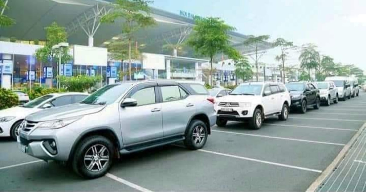 Noi Bai Airport Transportation - Pick up by 4seater cars | GetYourGuide