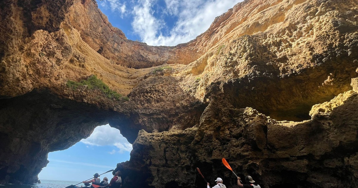 Barranco: Excursión en Kayak a las Cuevas y Playas Secretas | GetYourGuide