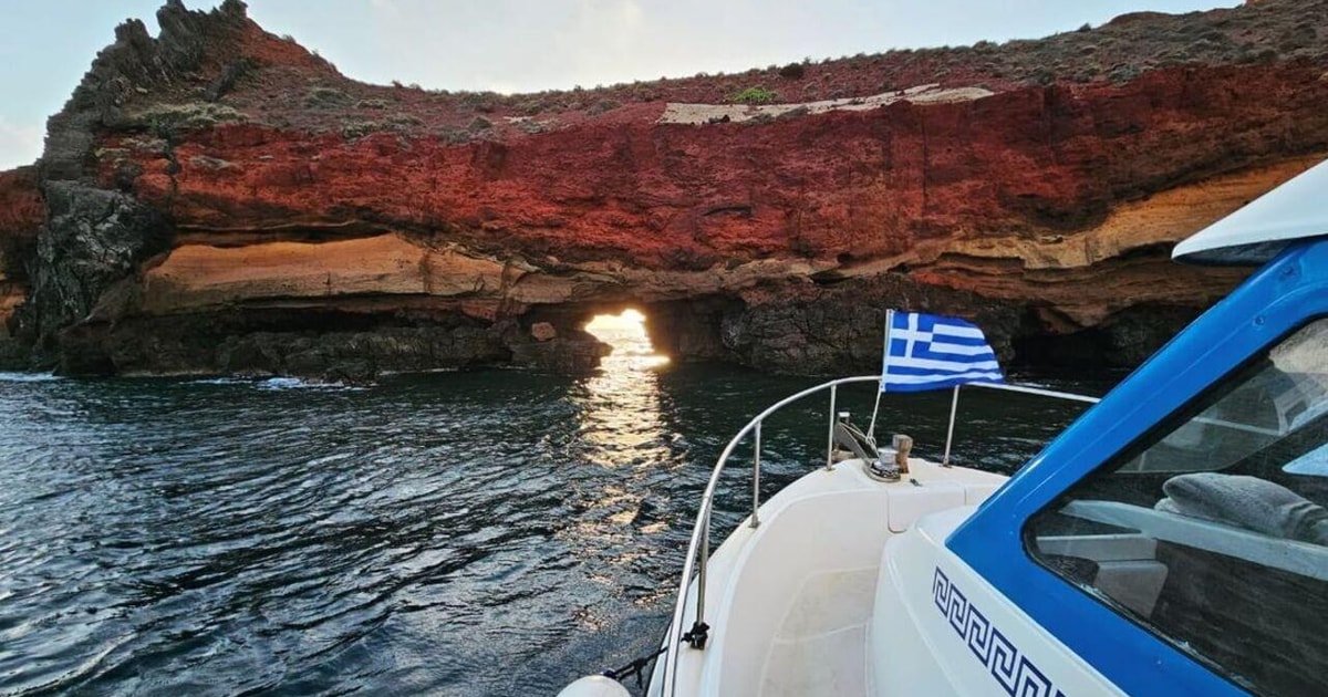 Santorini: Crucero Exprés al Volcán y al Mar de la Caldera | GetYourGuide