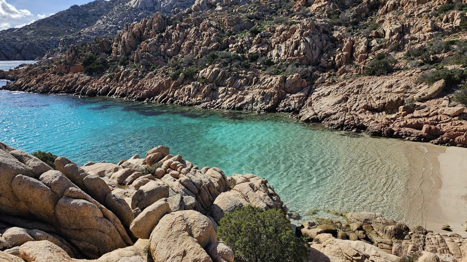 Caprera: Trekking da sogno tra spiagge paradisiache | GetYourGuide