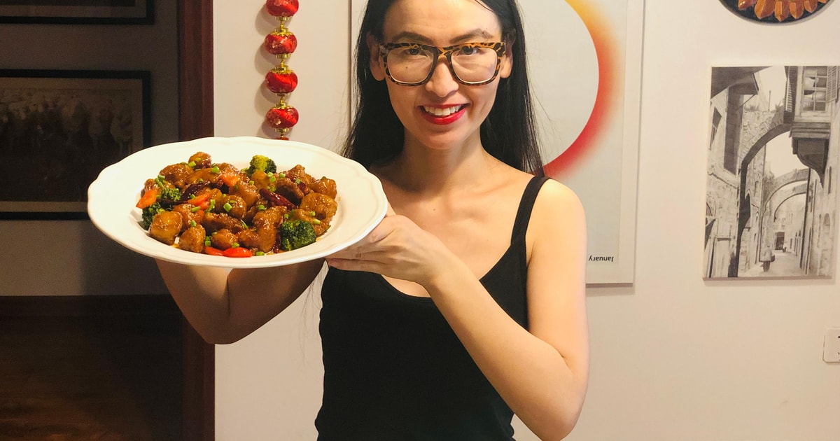 Clase de cocina en línea Pollo General Tso de Sunflower Li | GetYourGuide