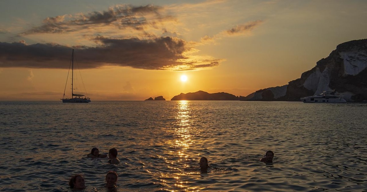 Ponza: Sonnenuntergang per Boot mit Aperitif und Schwimmen in Chiaia di ...