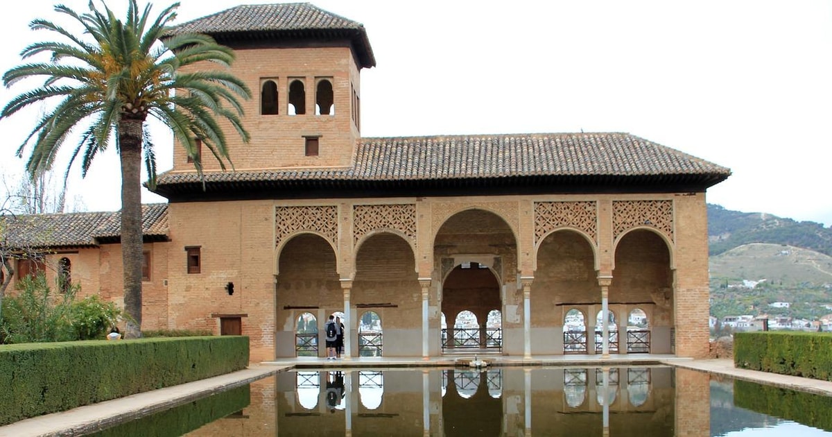 Alhambra, Generalife & Nasrid Palace Self Audio Guide Tour | GetYourGuide