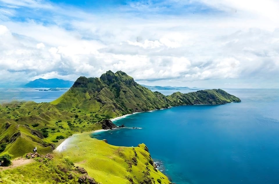 Från Labuan Bajo: Dagstur till Komodoön med snorkling | GetYourGuide