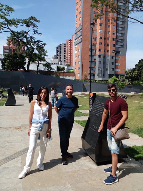 Medellin: Tour Pablo Escobar y Comuna 13 Privado | GetYourGuide