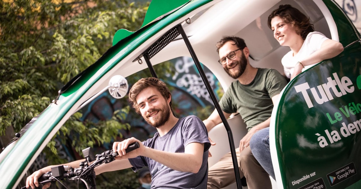 París: Tour romántico de San Valentín en rickshaw privado | GetYourGuide