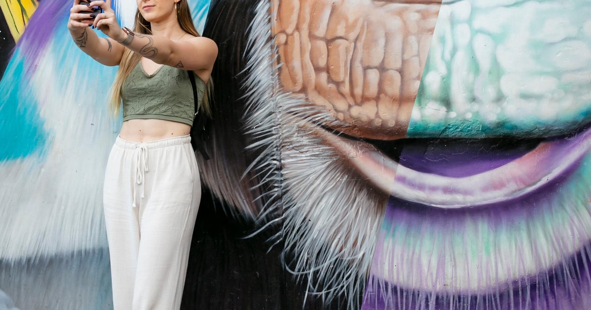 Comuna 13: Graffiti Tour with Tasting, Live Show, & Gallery | GetYourGuide