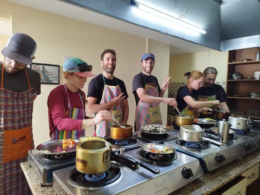 Clase de elaboración de momo en Thamel | GetYourGuide