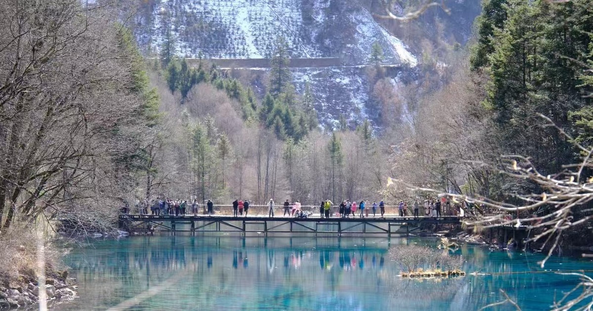 Jiuzhaigou Scenic Area Entrance Ticket + Sightseeing Bus | GetYourGuide