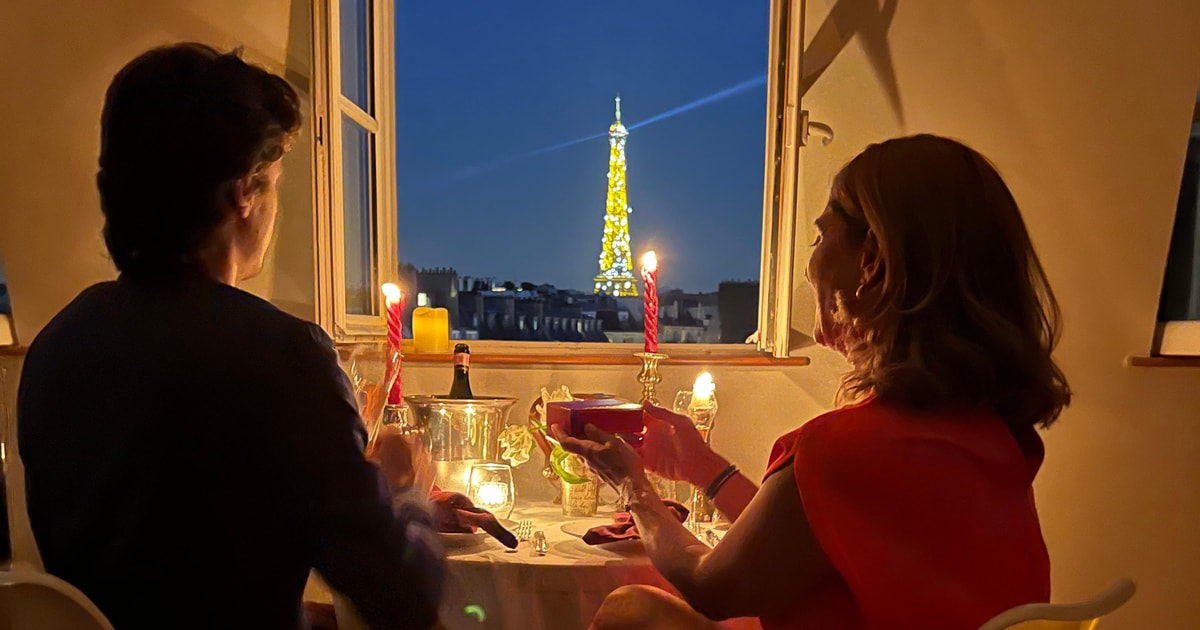 Paris : Private romantic dinner with an Eiffel tower view | GetYourGuide